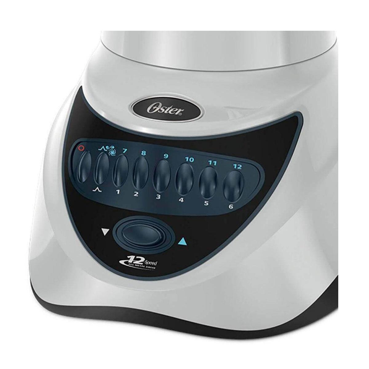 Liquidificador Oster Maximum com 12 velocidades, 1,5L, Jarra de Vidro 450W